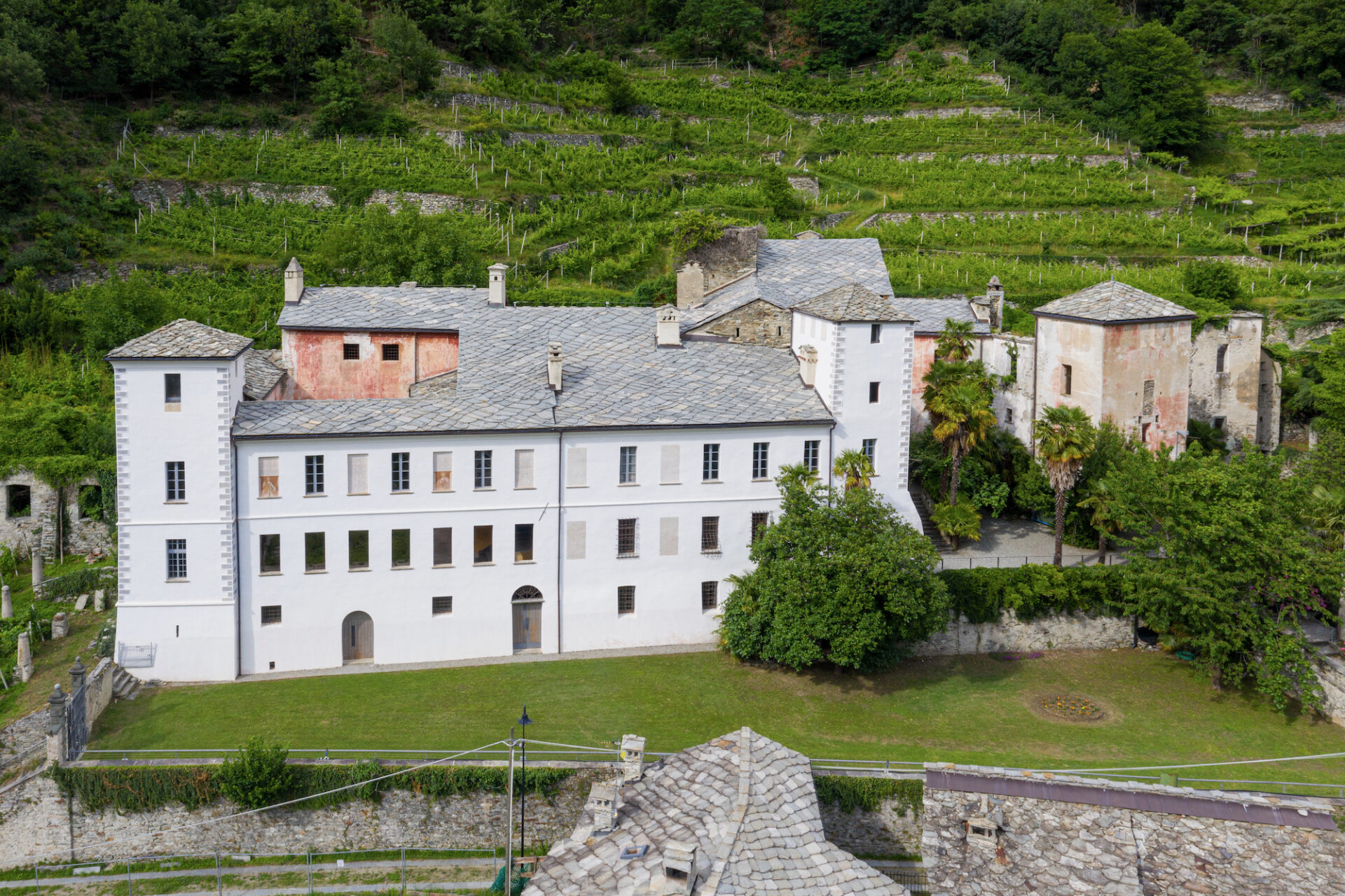 Il Castello Inferiore di Arnad Valle d'Aosta - Tascapan